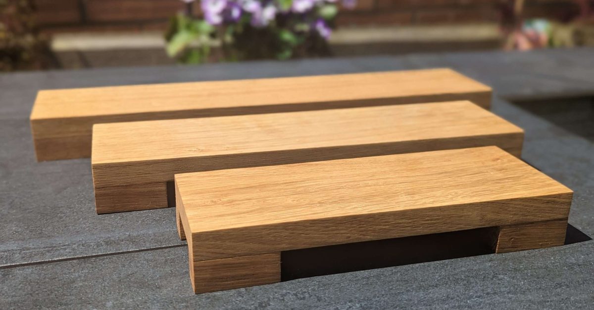 Low profile Windowsill riser – Solid Oak – Wood 'N' Pegs