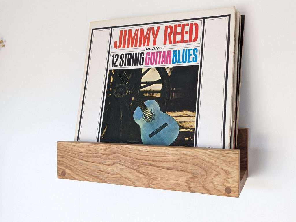 Solid Oak Vinyl Shelf – Wall mounted - Wood 'N' Pegs