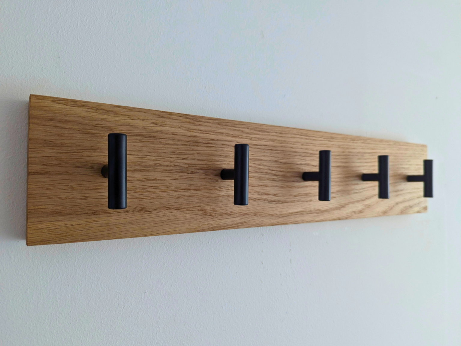 Modern Solid Oak Coat Rack with Customizable Hooks – Wood 'N' Pegs